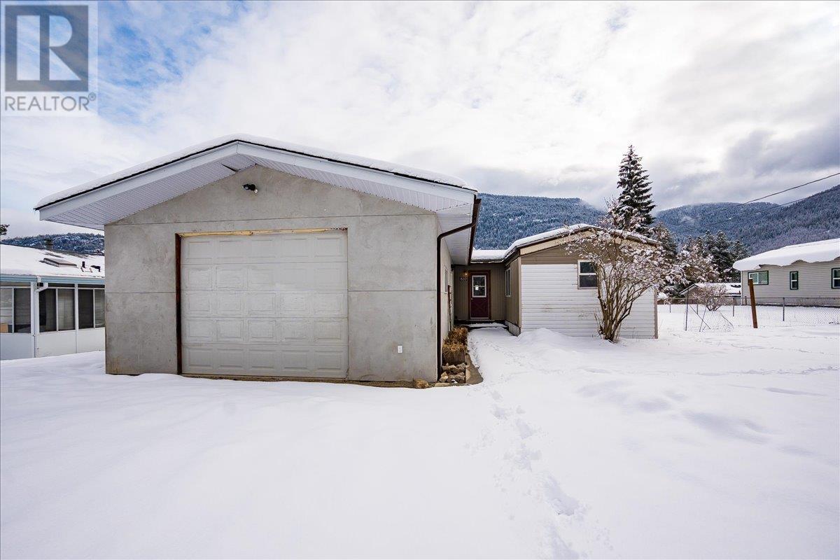 810 SMITH Crescent, Genelle, British Columbia V0G1G0 For Sale | HouseSigma