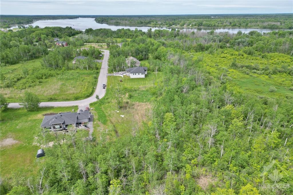 17 RIDEAU CROSSING CRESCENT Crescent, Kemptville, Ontario K0G1J0 For ...