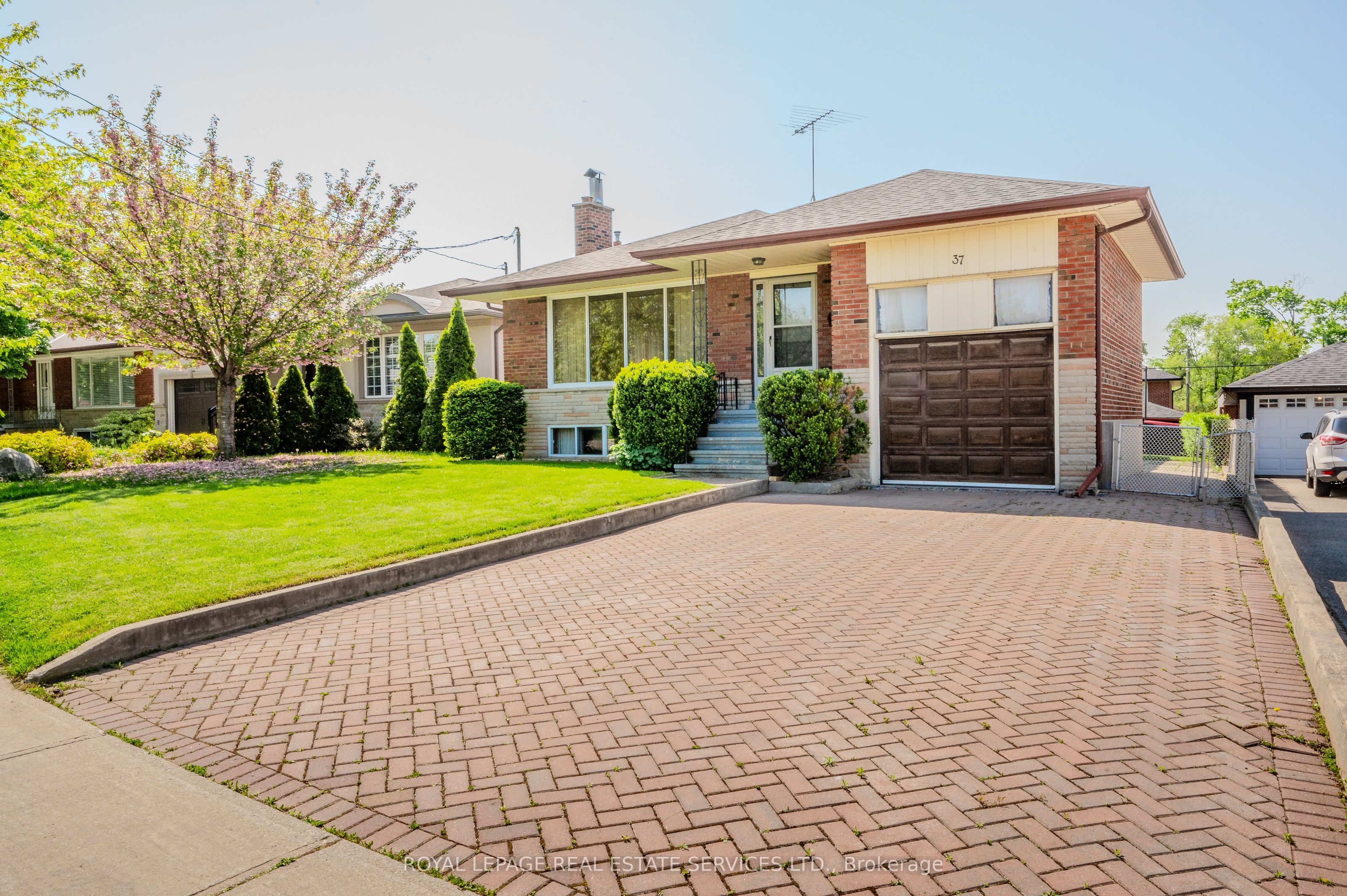 37 Vickson Crt, Etobicoke, Ontario M9B1K5 Sold History | HouseSigma